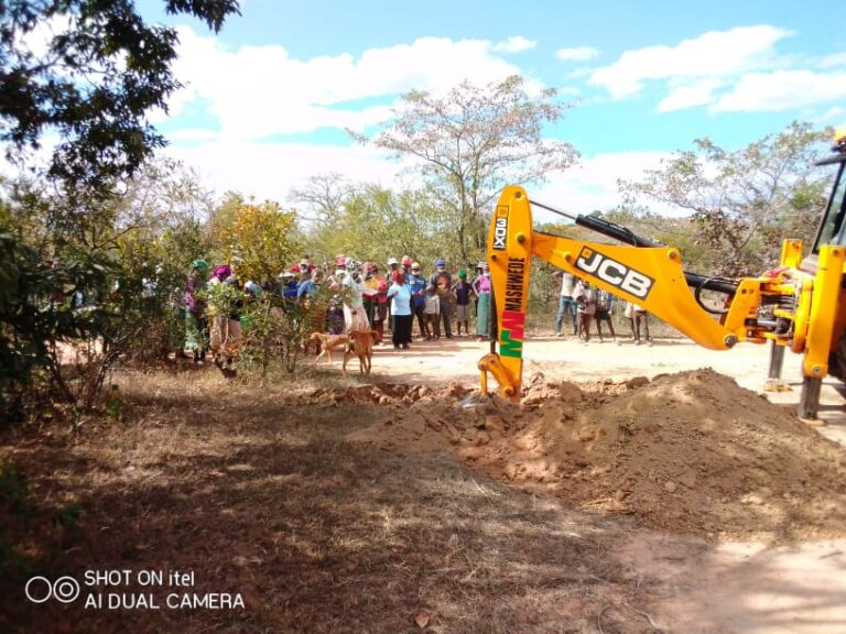 BREAKING: Local residents block entrance to Murowa Diamonds - Mining ...